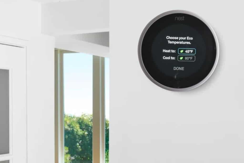 Does the Nest Thermostat Automatically Switch Between Heat and Cool?